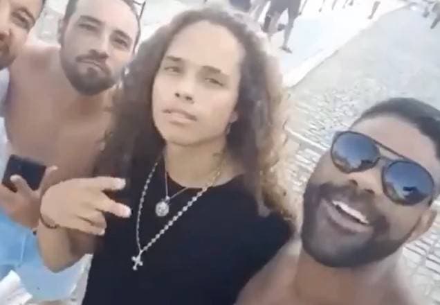 Whindersson Nunes sai em defesa de Vitão após cantor ser constrangido na rua - SBT TV - SBT TV