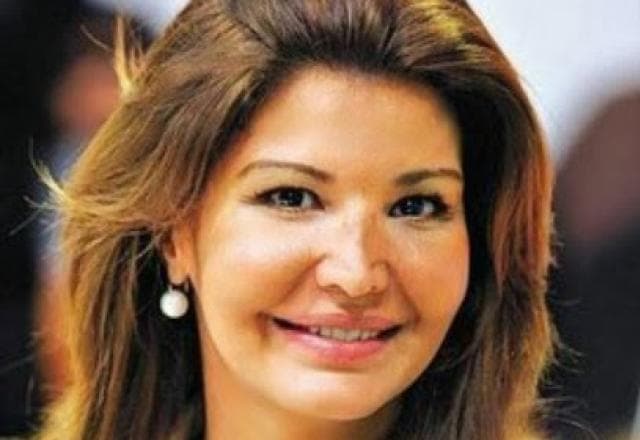 Aos 57 anos, Roberta Close posa de biquíni na Europa - SBT TV - SBT TV