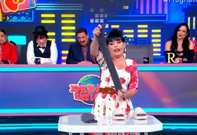 Milene Pavorô ensina como fazer pantufa e Ratinho reage: "Trem feio ...