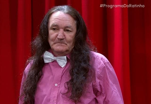 Marquito se irrita com brincadeira da produção e rasga camisa - SBT TV ...