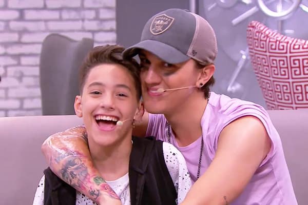 Samuka Supera e Christian Figueiredo disputam partida de game - SBT TV ...